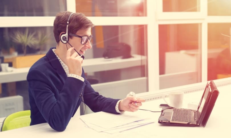 Designar entre un empleo o iniciar una carrera profesional ...